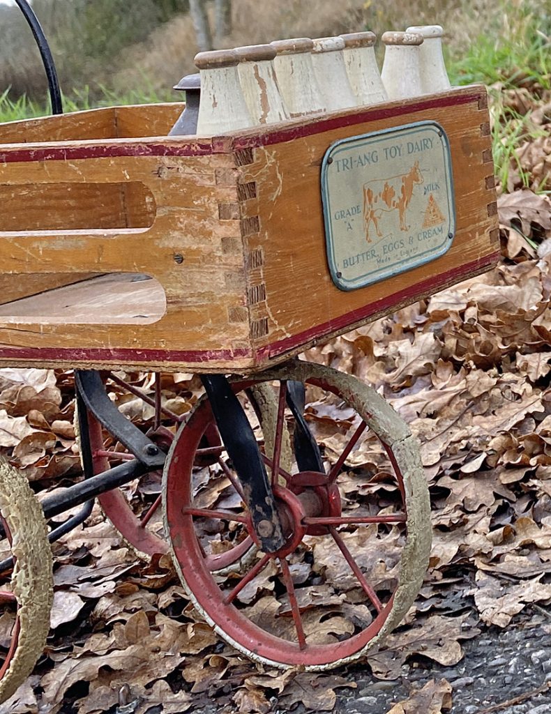1930s Triang Toy Dairy Milk Float 00 – The Online Bicycle Museum